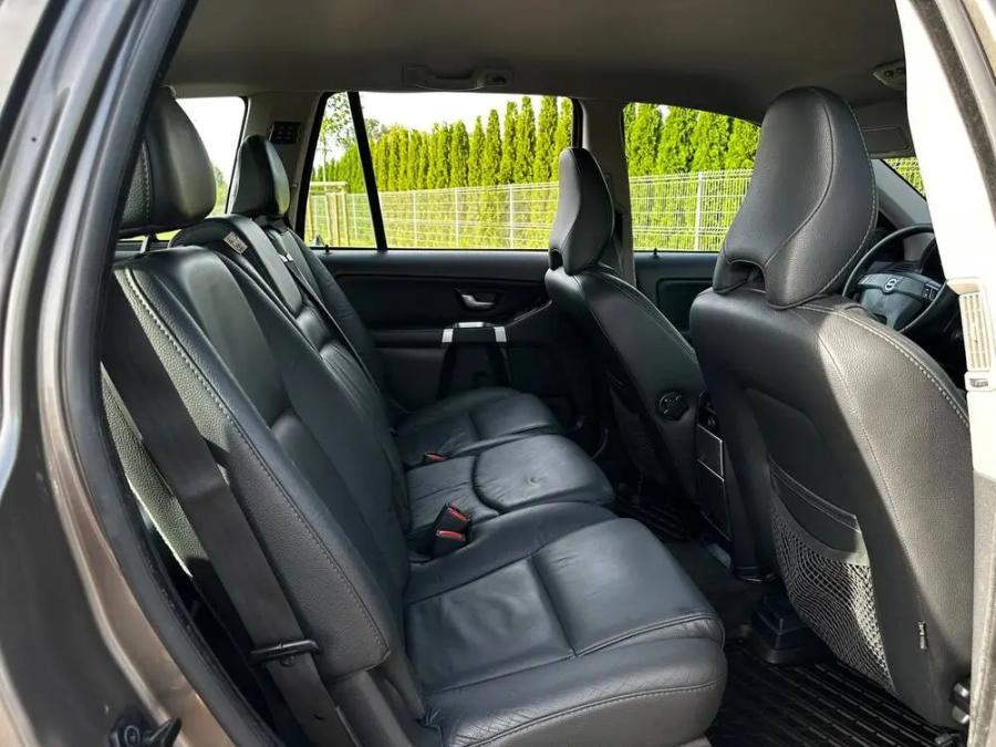 Pelēks Volvo XC90 2010 Jelgava, ar dzinēja tilpumu 2.40 L un nobraukumu 324 tūkst. km par 8490 €, foto 17 vietnē AUTOMOTO.COM.LV