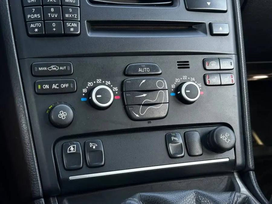 Pelēks Volvo XC90 2010 Jelgava, ar dzinēja tilpumu 2.40 L un nobraukumu 324 tūkst. km par 8490 €, foto 20 vietnē AUTOMOTO.COM.LV