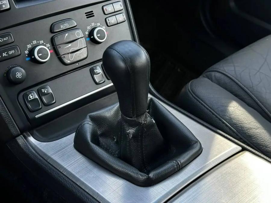 Pelēks Volvo XC90 2010 Jelgava, ar dzinēja tilpumu 2.40 L un nobraukumu 324 tūkst. km par 8490 €, foto 21 vietnē AUTOMOTO.COM.LV