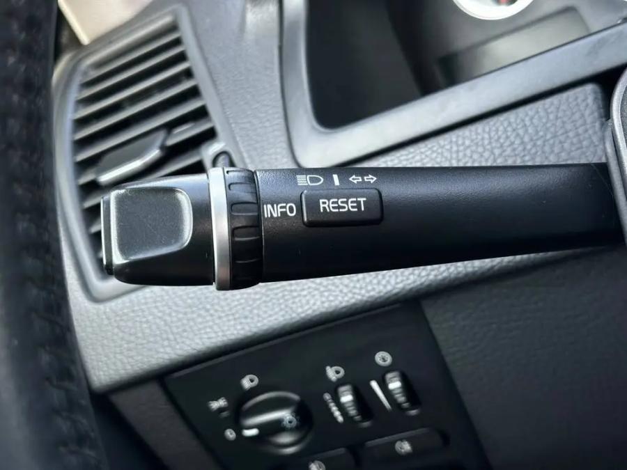 Pelēks Volvo XC90 2010 Jelgava, ar dzinēja tilpumu 2.40 L un nobraukumu 324 tūkst. km par 8490 €, foto 23 vietnē AUTOMOTO.COM.LV