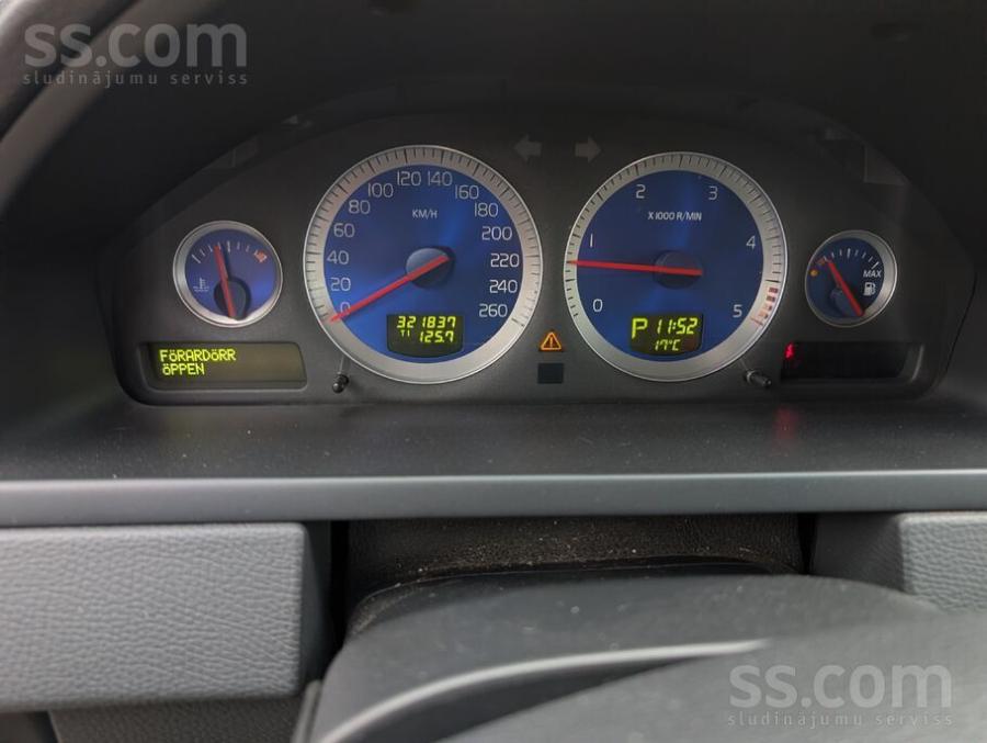 Pelēks Volvo XC90 2010 Rīga, ar dzinēja tilpumu 2.40 L un nobraukumu 320 tūkst. km par 8500 €, foto 25 vietnē AUTOMOTO.COM.LV