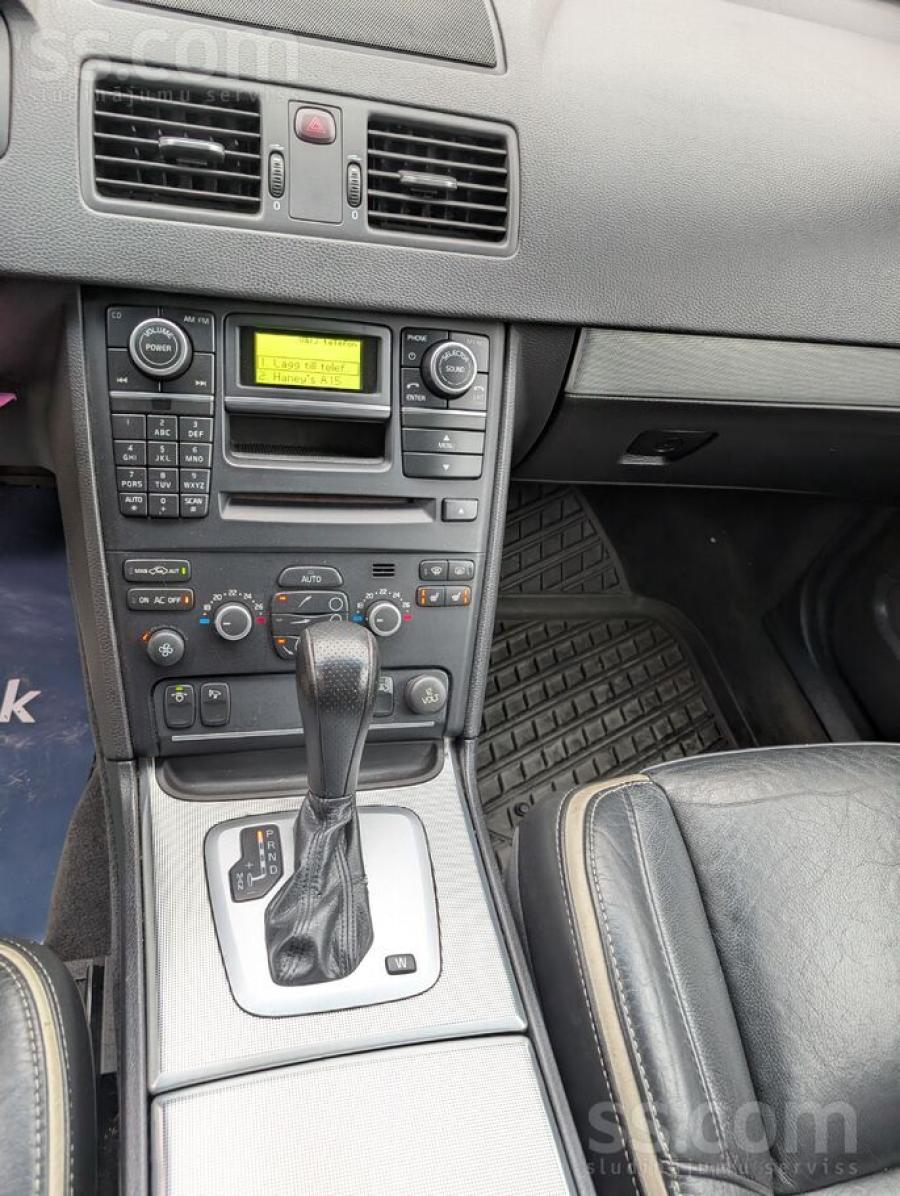Pelēks Volvo XC90 2010 Rīga, ar dzinēja tilpumu 2.40 L un nobraukumu 320 tūkst. km par 8500 €, foto 26 vietnē AUTOMOTO.COM.LV