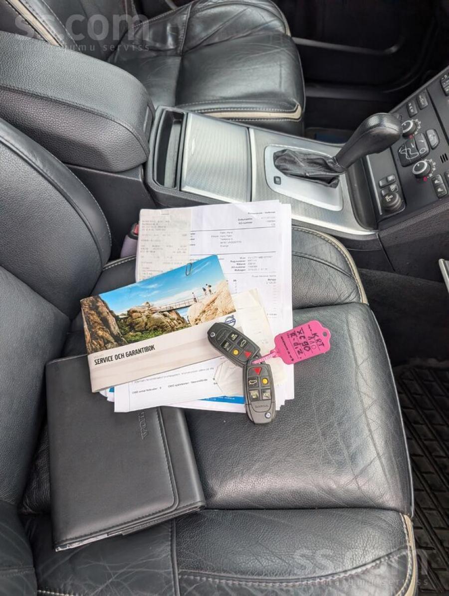 Pelēks Volvo XC90 2010 Rīga, ar dzinēja tilpumu 2.40 L un nobraukumu 320 tūkst. km par 8500 €, foto 32 vietnē AUTOMOTO.COM.LV