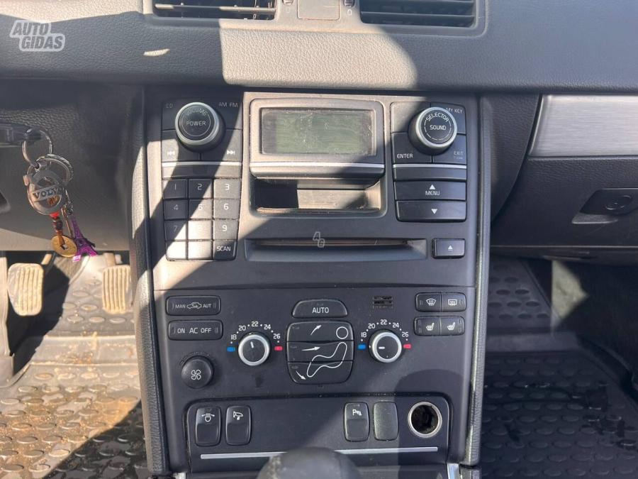 Pelēks Volvo XC90 2010 Trakai, ar dzinēja tilpumu 2.40 L un nobraukumu 262 tūkst. km par 7000 €, foto 7 vietnē AUTOMOTO.COM.LV
