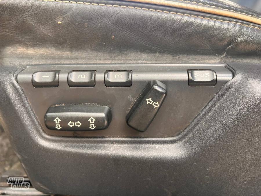 Pelēks Volvo XC90 2010 Trakai, ar dzinēja tilpumu 2.40 L un nobraukumu 262 tūkst. km par 7000 €, foto 12 vietnē AUTOMOTO.COM.LV