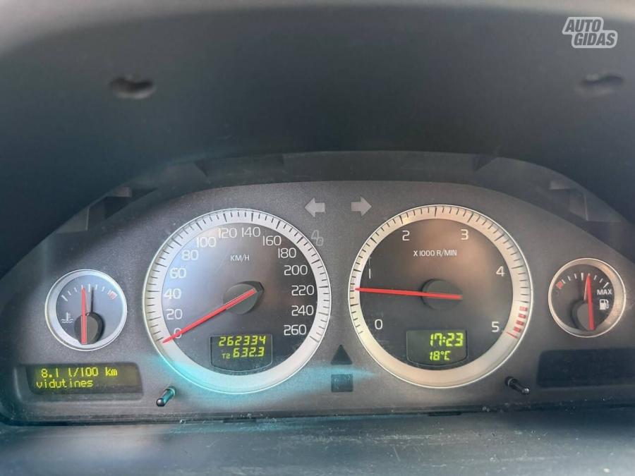 Pelēks Volvo XC90 2010 Trakai, ar dzinēja tilpumu 2.40 L un nobraukumu 262 tūkst. km par 7000 €, foto 18 vietnē AUTOMOTO.COM.LV