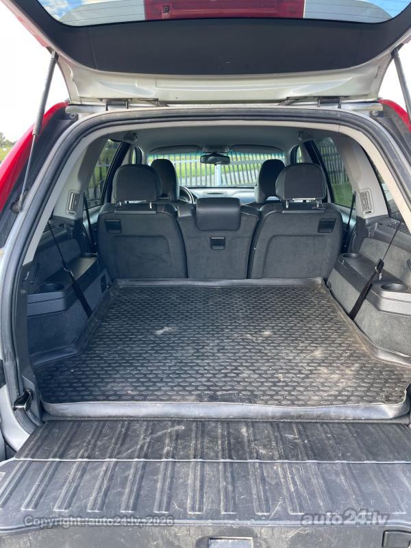 Grey Volvo XC90 2010 in Tallinn, with an engine capacity of 2.40 L and mileage of 340 thousand km for 6000 €, photo 6 on AUTOMOTO.COM.LV