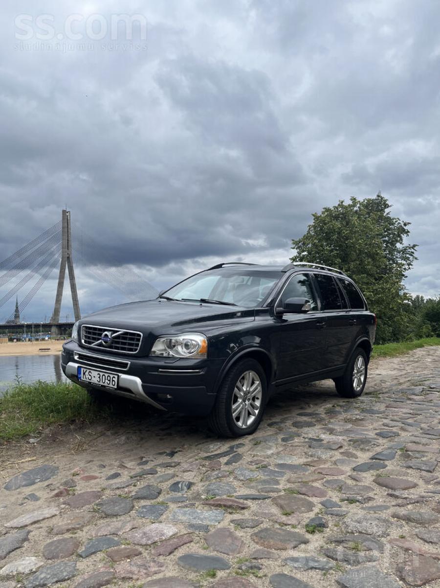 Grey Volvo XC90 2011 in Riga, with an engine capacity of 2.40 L and mileage of 321 thousand km for 9500 €, photo 1 on AUTOMOTO.COM.LV