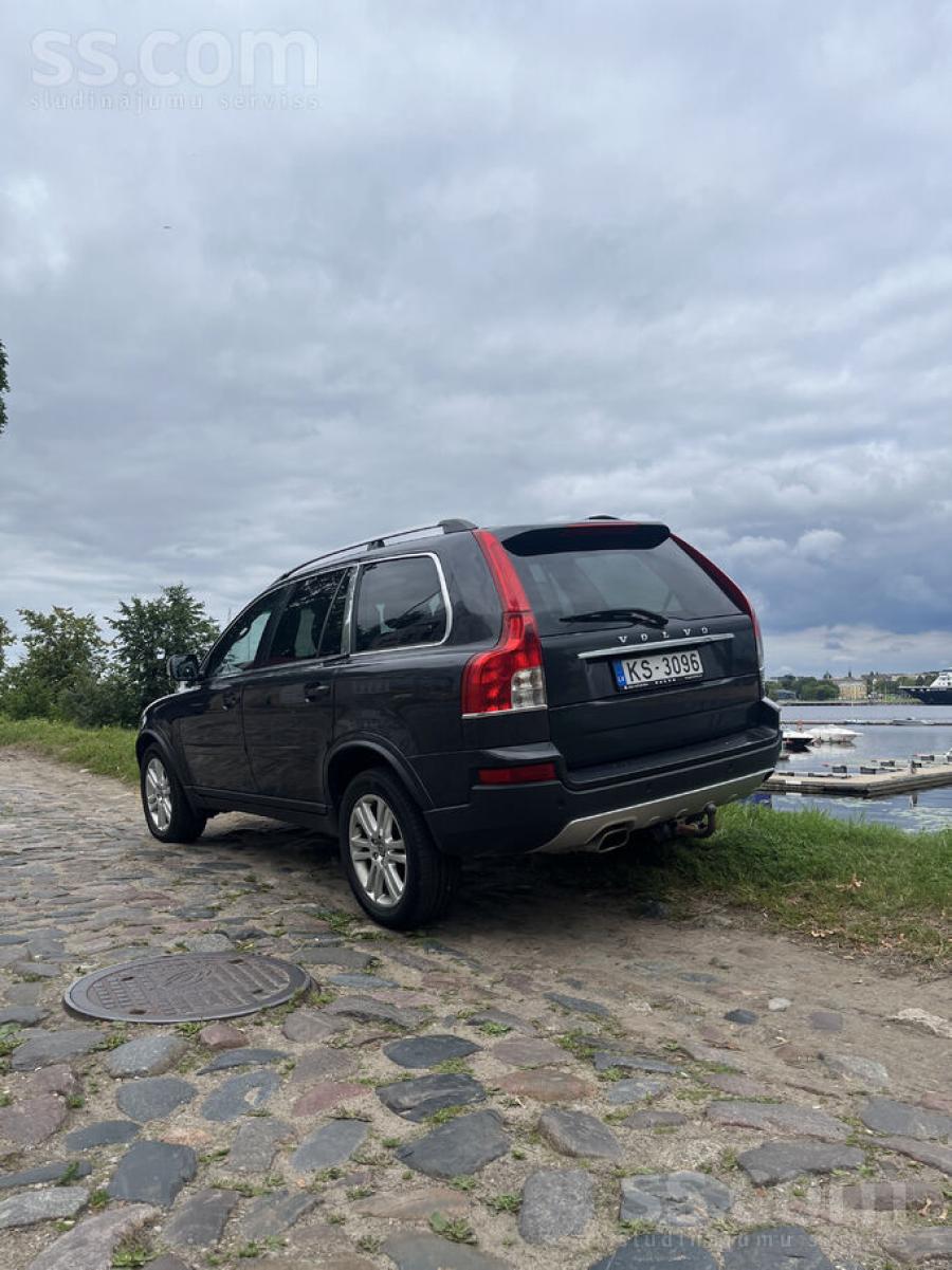 Grey Volvo XC90 2011 in Riga, with an engine capacity of 2.40 L and mileage of 321 thousand km for 9500 €, photo 2 on AUTOMOTO.COM.LV
