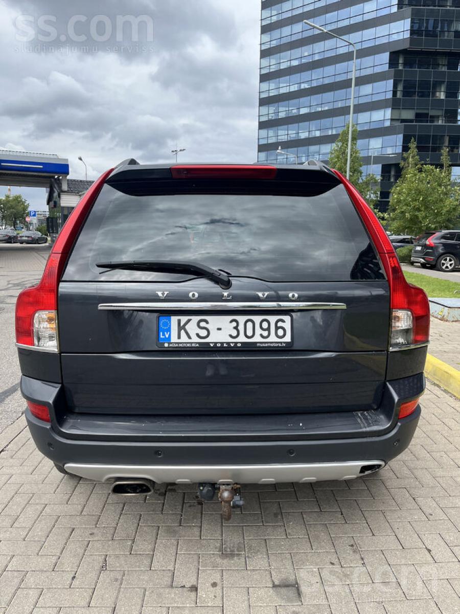 Grey Volvo XC90 2011 in Riga, with an engine capacity of 2.40 L and mileage of 321 thousand km for 9500 €, photo 4 on AUTOMOTO.COM.LV