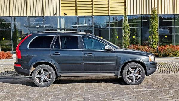 Grey Volvo XC90 2011 in Vilnius, with an engine capacity of 2.40 L and mileage of 437 thousand km for 8300 €, photo 10 on AUTOMOTO.COM.LV