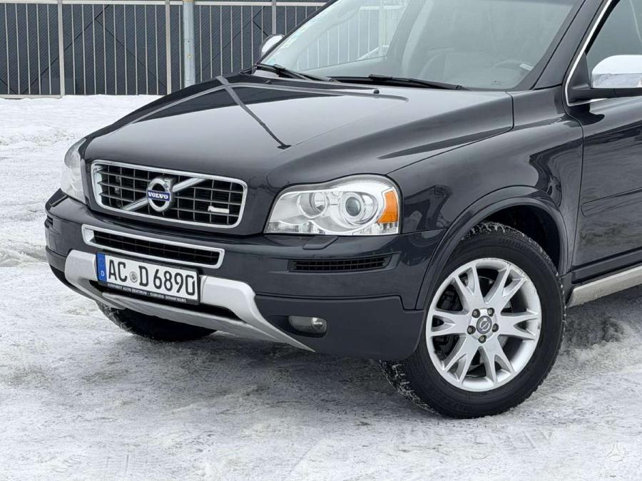Grey Volvo XC90 2011 in Jonava, with an engine capacity of 2.40 L and mileage of 305 thousand km for 9999 €, photo 3 on AUTOMOTO.COM.LV