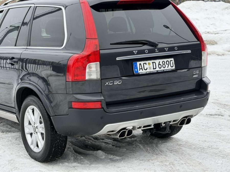 Grey Volvo XC90 2011 in Jonava, with an engine capacity of 2.40 L and mileage of 305 thousand km for 9999 €, photo 7 on AUTOMOTO.COM.LV