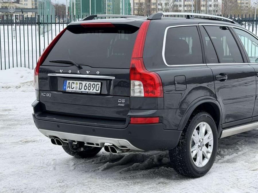 Grey Volvo XC90 2011 in Jonava, with an engine capacity of 2.40 L and mileage of 305 thousand km for 9999 €, photo 8 on AUTOMOTO.COM.LV