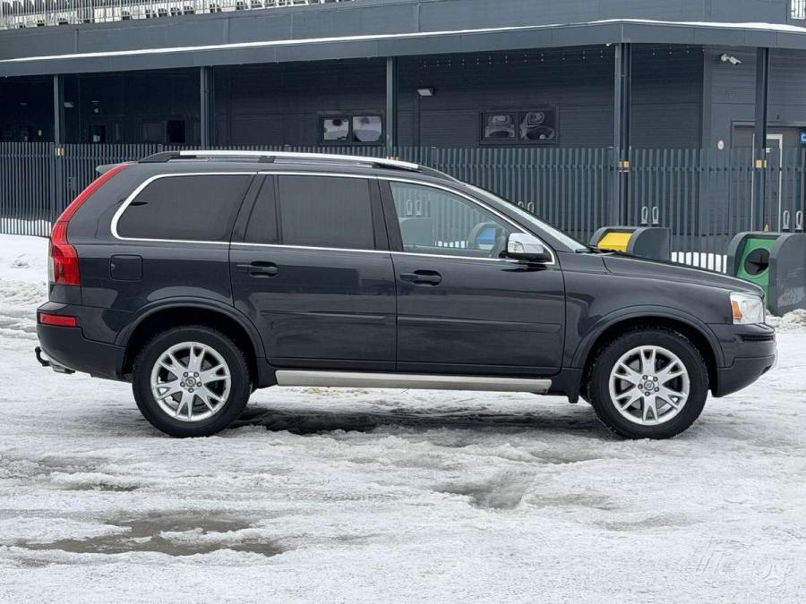 Grey Volvo XC90 2011 in Jonava, with an engine capacity of 2.40 L and mileage of 305 thousand km for 9999 €, photo 11 on AUTOMOTO.COM.LV