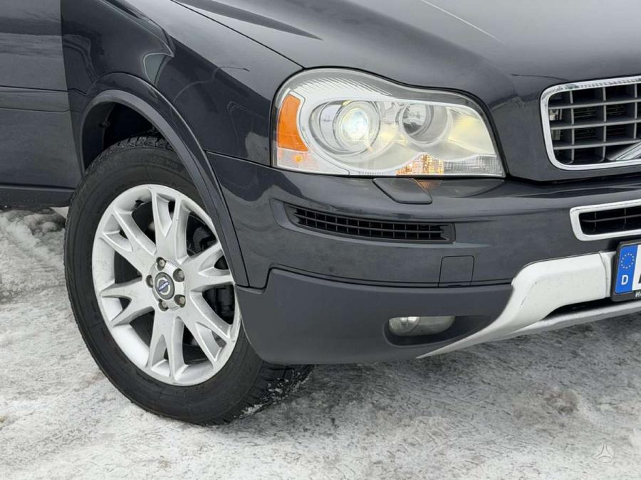 Grey Volvo XC90 2011 in Jonava, with an engine capacity of 2.40 L and mileage of 305 thousand km for 9999 €, photo 15 on AUTOMOTO.COM.LV