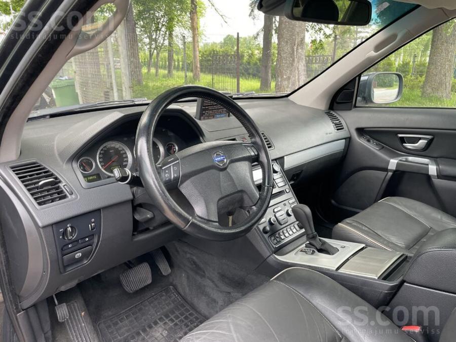 Grey Volvo XC90 2011 in Riga, with an engine capacity of 2.40 L and mileage of 250 thousand km for 8790 €, photo 10 on AUTOMOTO.COM.LV