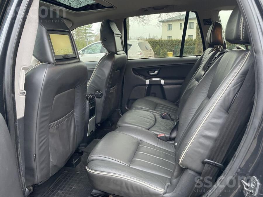 Grey Volvo XC90 2011 in Riga, with an engine capacity of 2.40 L and mileage of 250 thousand km for 8790 €, photo 16 on AUTOMOTO.COM.LV