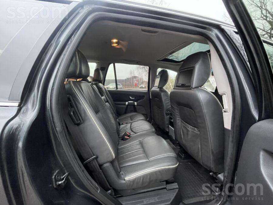 Grey Volvo XC90 2011 in Riga, with an engine capacity of 2.40 L and mileage of 250 thousand km for 8790 €, photo 18 on AUTOMOTO.COM.LV