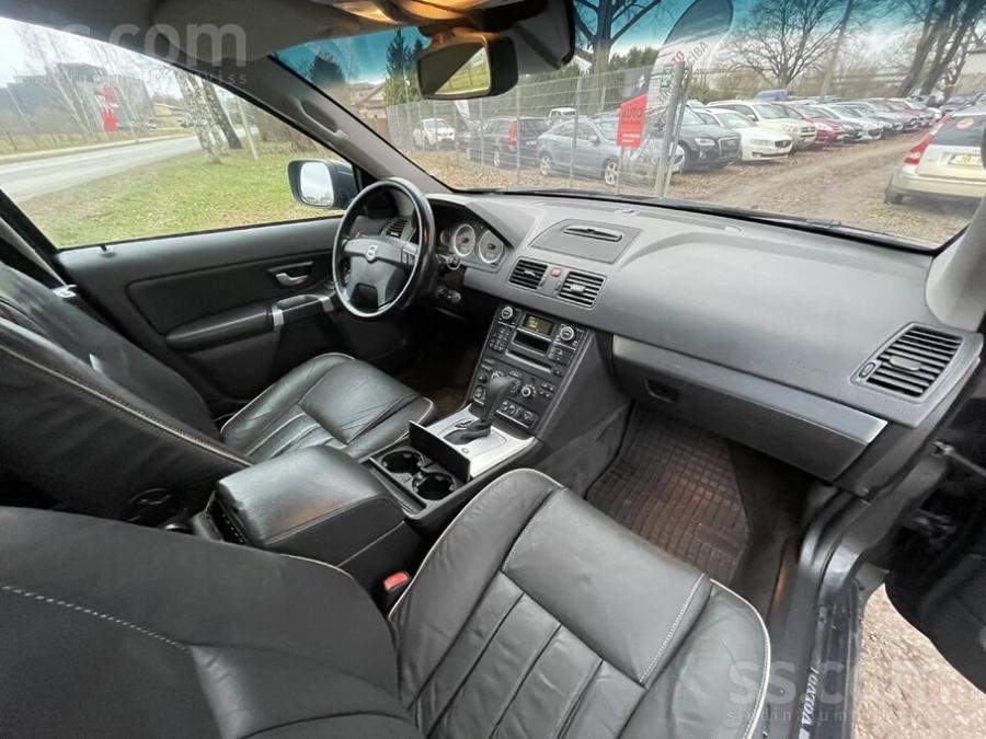 Grey Volvo XC90 2011 in Riga, with an engine capacity of 2.40 L and mileage of 250 thousand km for 8790 €, photo 21 on AUTOMOTO.COM.LV