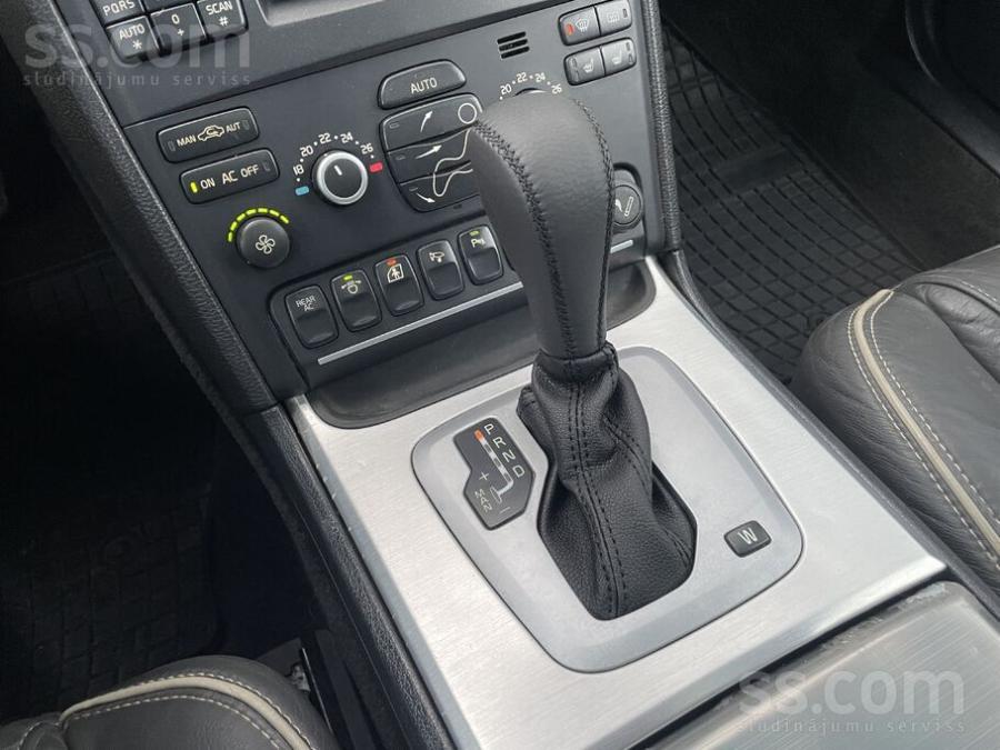 Grey Volvo XC90 2011 in Riga, with an engine capacity of 2.40 L and mileage of 250 thousand km for 8790 €, photo 30 on AUTOMOTO.COM.LV