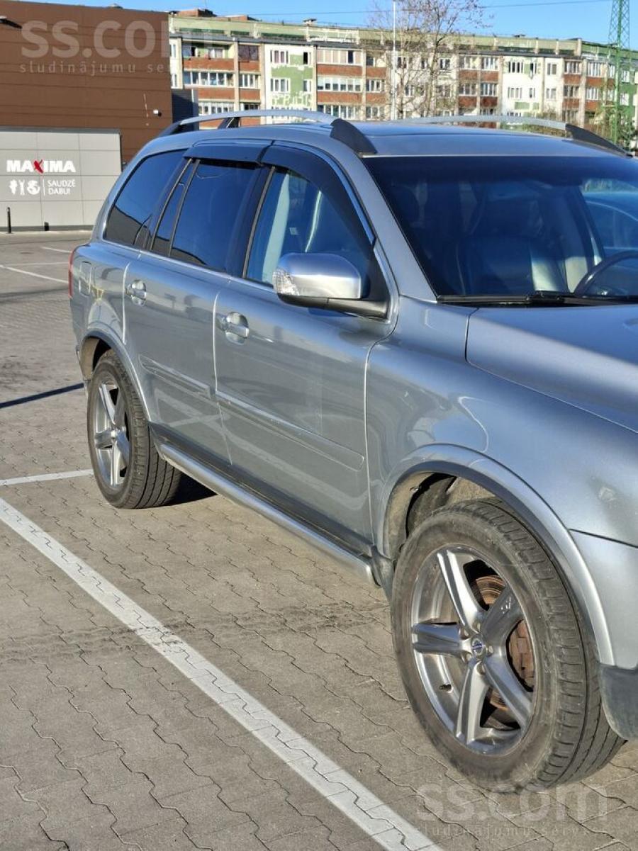 Grey Volvo XC90 2011 in Riga, with an engine capacity of 2.40 L and mileage of 240 thousand km for 9500 €, photo 3 on AUTOMOTO.COM.LV