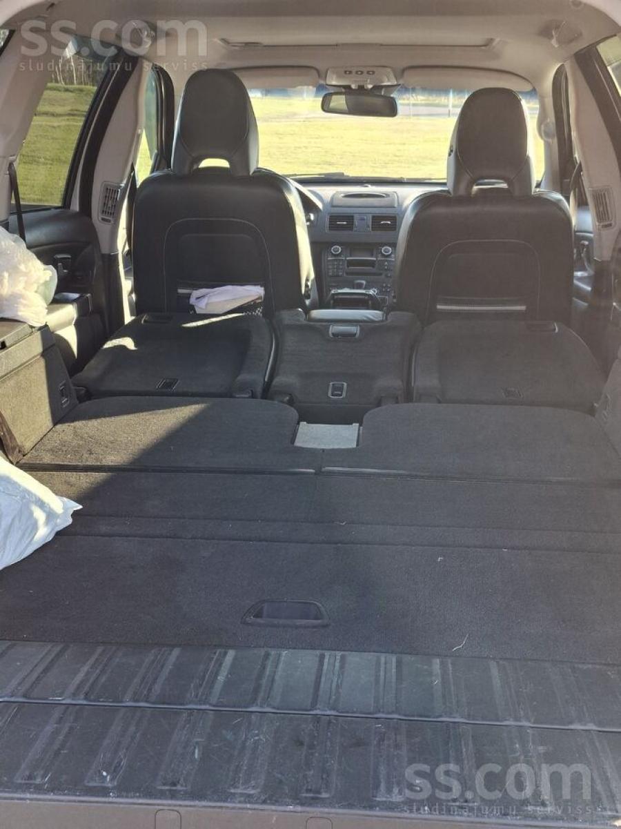 Grey Volvo XC90 2011 in Riga, with an engine capacity of 2.40 L and mileage of 240 thousand km for 9500 €, photo 11 on AUTOMOTO.COM.LV