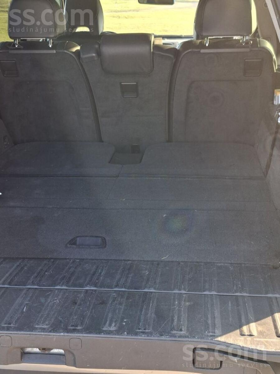 Grey Volvo XC90 2011 in Riga, with an engine capacity of 2.40 L and mileage of 240 thousand km for 9500 €, photo 12 on AUTOMOTO.COM.LV
