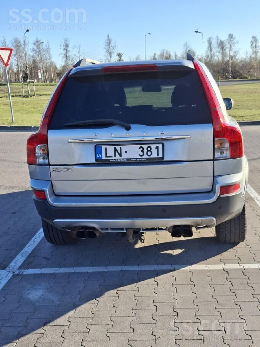 Grey Volvo XC90 2011 in Riga, with an engine capacity of 2.40 L and mileage of 240 thousand km for 9500 €, photo 13 on AUTOMOTO.COM.LV