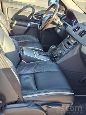 Grey Volvo XC90 2011 in Riga, with an engine capacity of 2.40 L and mileage of 240 thousand km for 9500 €, photo 15 on AUTOMOTO.COM.LV