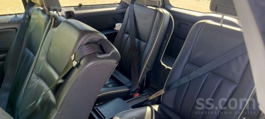 Grey Volvo XC90 2011 in Riga, with an engine capacity of 2.40 L and mileage of 184 thousand km for 11599 €, photo 11 on AUTOMOTO.COM.LV
