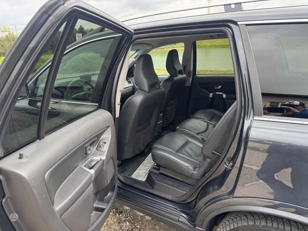 Pelēks Volvo XC90 2011 Viļņa, ar dzinēja tilpumu 2.40 L un nobraukumu 269 tūkst. km par 9888 €, foto 10 vietnē AUTOMOTO.COM.LV