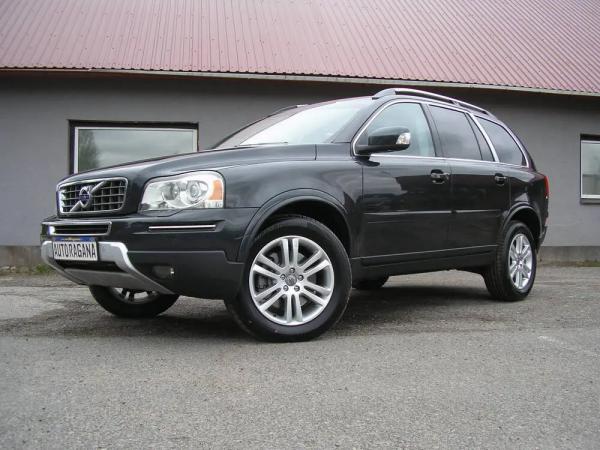 Pelēks Volvo XC90 2011 Sigulda, ar dzinēja tilpumu 2.40 L un nobraukumu 290 tūkst. km par 10750 €, foto 1 vietnē AUTOMOTO.COM.LV