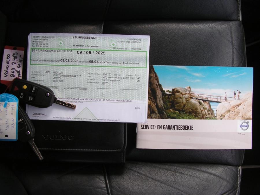 Grey Volvo XC90 2011 in Riga, with an engine capacity of 2.40 L and mileage of 342 thousand km for 10950 €, photo 4 on AUTOMOTO.COM.LV