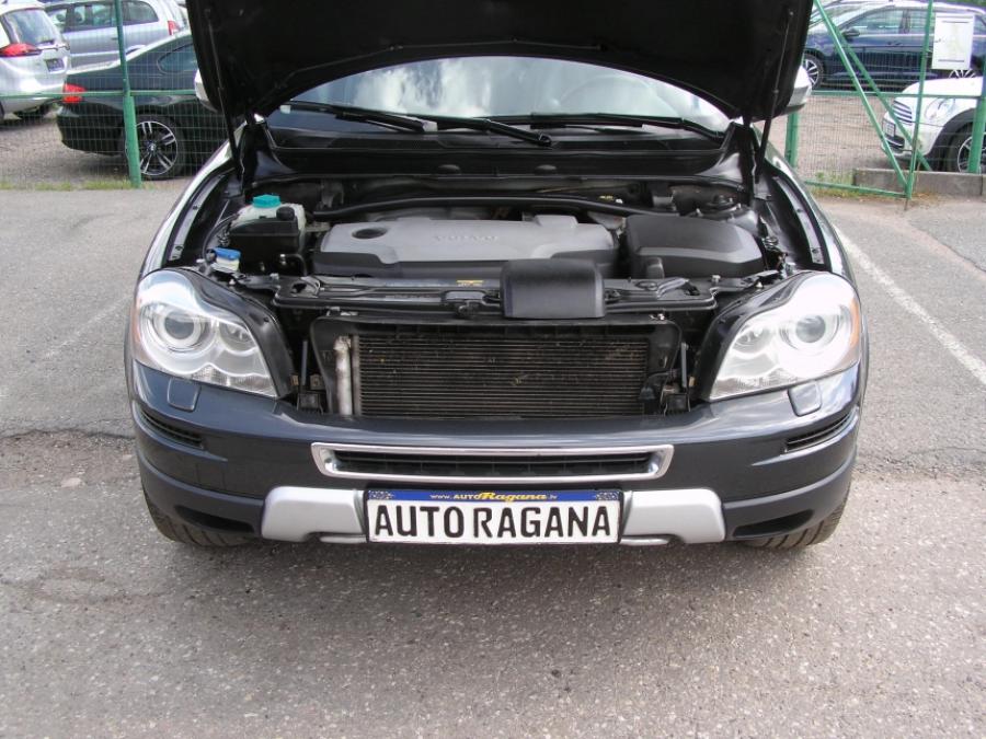 Grey Volvo XC90 2011 in Riga, with an engine capacity of 2.40 L and mileage of 342 thousand km for 10950 €, photo 5 on AUTOMOTO.COM.LV
