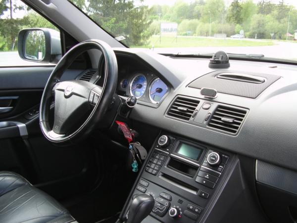 Pelēks Volvo XC90 2011 Rīga, ar dzinēja tilpumu 2.40 L un nobraukumu 342 tūkst. km par 10950 €, foto 5 vietnē AUTOMOTO.COM.LV
