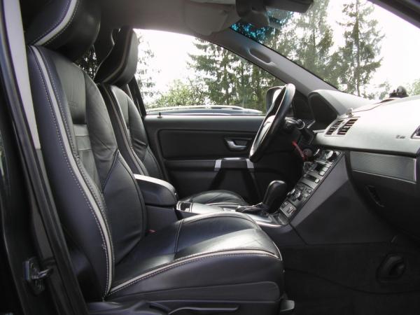 Pelēks Volvo XC90 2011 Rīga, ar dzinēja tilpumu 2.40 L un nobraukumu 342 tūkst. km par 10950 €, foto 6 vietnē AUTOMOTO.COM.LV