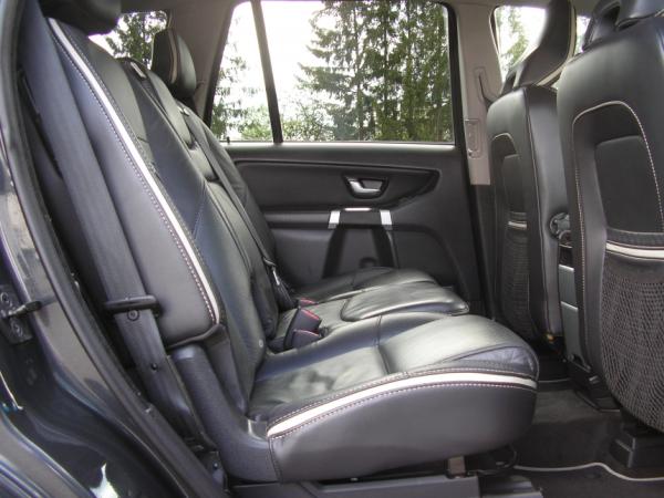 Pelēks Volvo XC90 2011 Rīga, ar dzinēja tilpumu 2.40 L un nobraukumu 342 tūkst. km par 10950 €, foto 7 vietnē AUTOMOTO.COM.LV