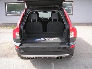Grey Volvo XC90 2011 in Riga, with an engine capacity of 2.40 L and mileage of 342 thousand km for 10950 €, photo 9 on AUTOMOTO.COM.LV