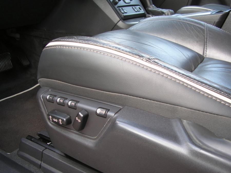Grey Volvo XC90 2011 in Riga, with an engine capacity of 2.40 L and mileage of 342 thousand km for 10950 €, photo 11 on AUTOMOTO.COM.LV