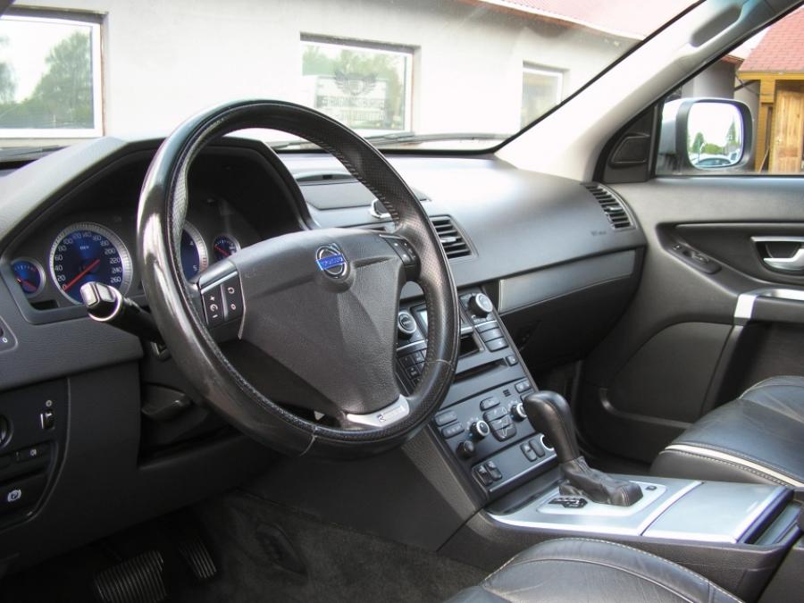 Grey Volvo XC90 2011 in Riga, with an engine capacity of 2.40 L and mileage of 342 thousand km for 10950 €, photo 13 on AUTOMOTO.COM.LV