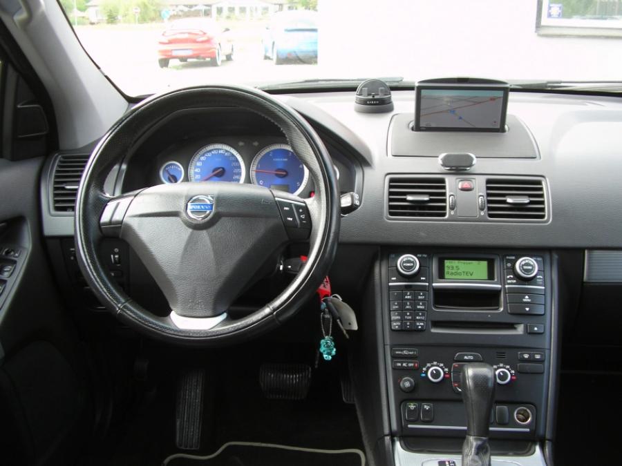 Grey Volvo XC90 2011 in Riga, with an engine capacity of 2.40 L and mileage of 342 thousand km for 10950 €, photo 17 on AUTOMOTO.COM.LV