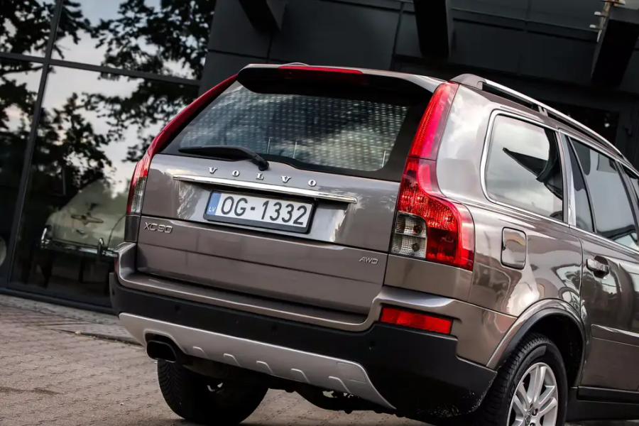 Pelēks Volvo XC90 2011 Jelgava, ar dzinēja tilpumu 2.40 L un nobraukumu 267 tūkst. km par 10450 €, foto 9 vietnē AUTOMOTO.COM.LV