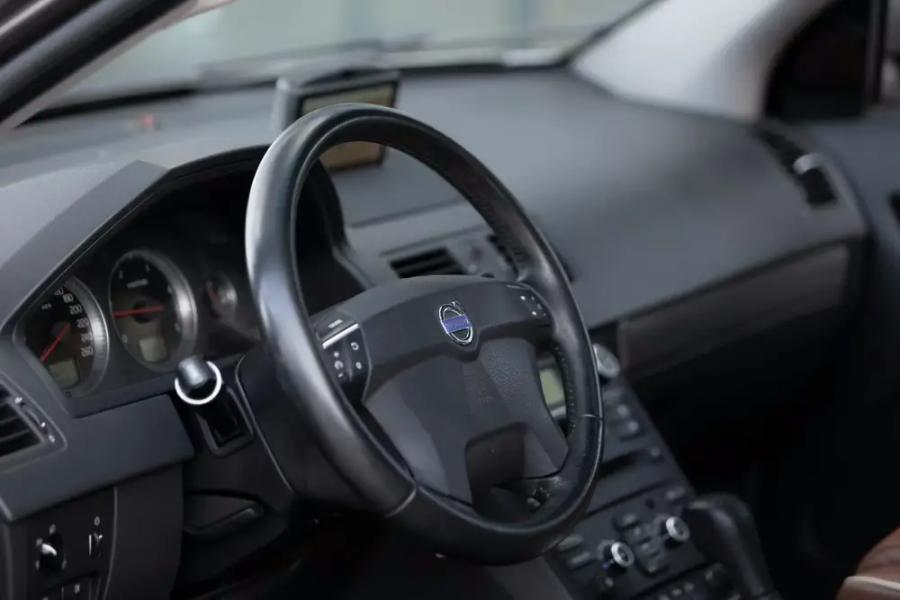 Pelēks Volvo XC90 2011 Jelgava, ar dzinēja tilpumu 2.40 L un nobraukumu 267 tūkst. km par 10450 €, foto 15 vietnē AUTOMOTO.COM.LV