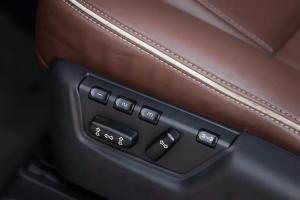 Pelēks Volvo XC90 2011 Jelgava, ar dzinēja tilpumu 2.40 L un nobraukumu 267 tūkst. km par 10450 €, foto 16 vietnē AUTOMOTO.COM.LV