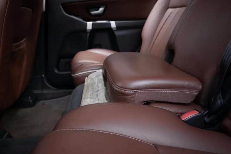 Pelēks Volvo XC90 2011 Jelgava, ar dzinēja tilpumu 2.40 L un nobraukumu 267 tūkst. km par 10450 €, foto 21 vietnē AUTOMOTO.COM.LV