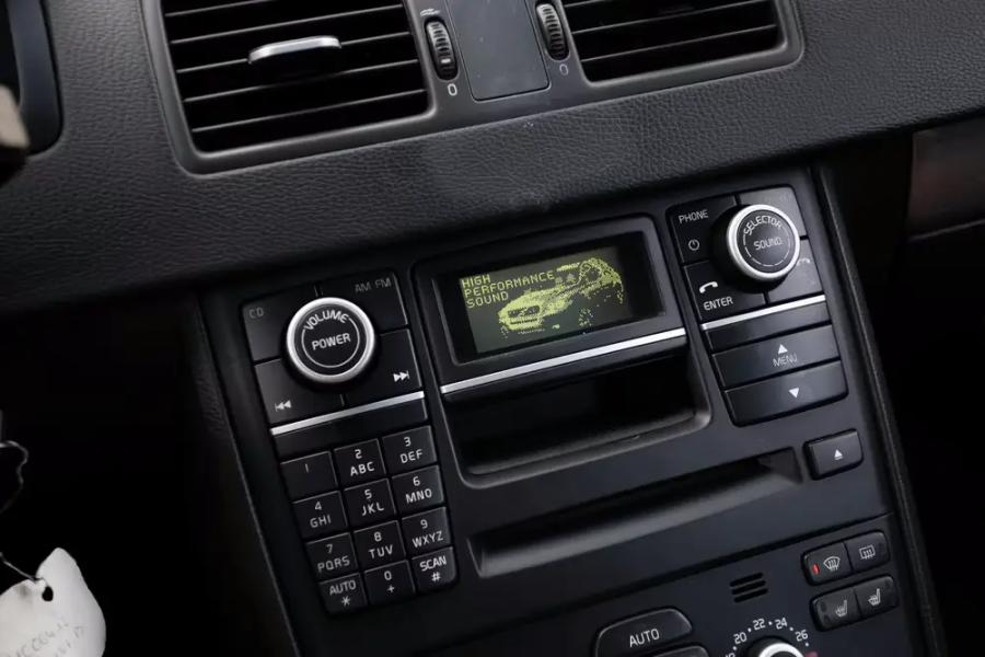 Pelēks Volvo XC90 2011 Jelgava, ar dzinēja tilpumu 2.40 L un nobraukumu 267 tūkst. km par 10450 €, foto 31 vietnē AUTOMOTO.COM.LV