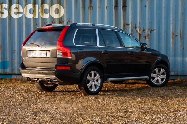 Pelēks Volvo XC90 2011 Rīga, ar dzinēja tilpumu 2.40 L un nobraukumu 278 tūkst. km par 11495 €, foto 4 vietnē AUTOMOTO.COM.LV