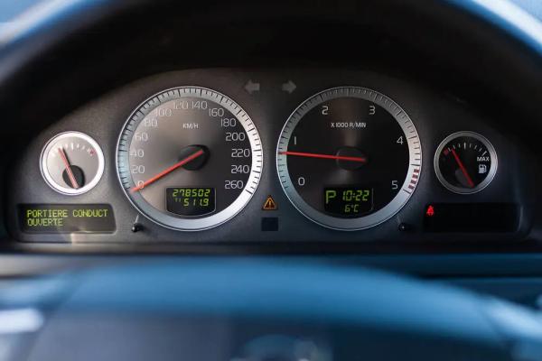 Pelēks Volvo XC90 2011 Rīga, ar dzinēja tilpumu 2.40 L un nobraukumu 278 tūkst. km par 11495 €, foto 9 vietnē AUTOMOTO.COM.LV