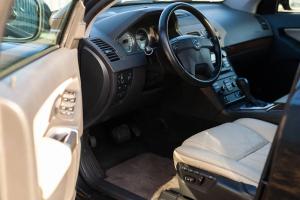Pelēks Volvo XC90 2011 Rīga, ar dzinēja tilpumu 2.40 L un nobraukumu 278 tūkst. km par 11495 €, foto 13 vietnē AUTOMOTO.COM.LV
